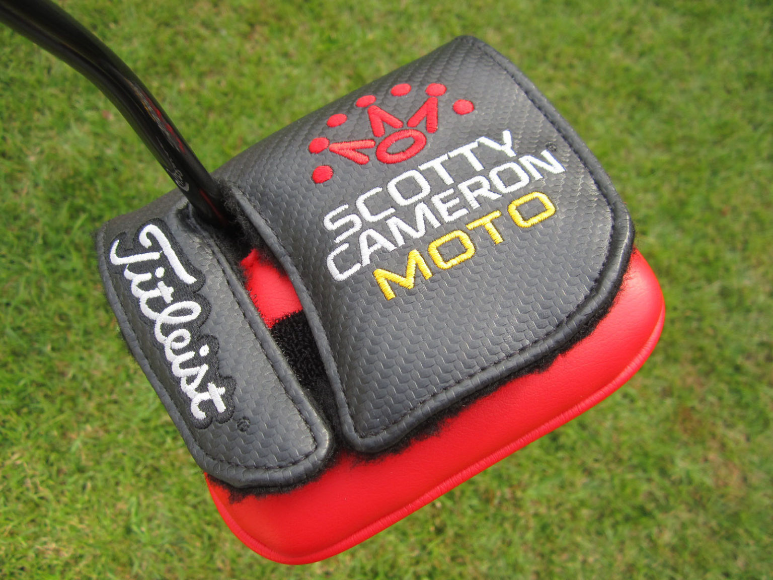 Scotty Cameron Gallery Red MOTO Futura 6M 350G w/ Black Shaft - Tour ...