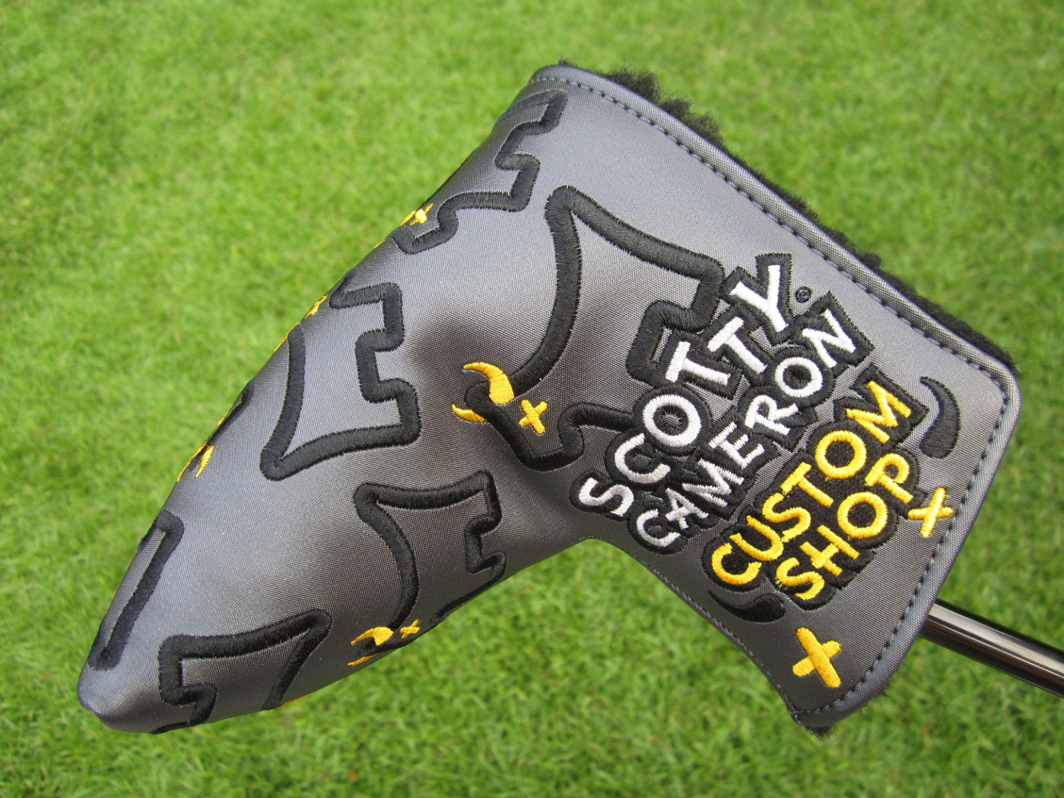 Scotty Cameron Grey Dancing "Junk Yard Dog" Custom Shop Mid Mallet ...